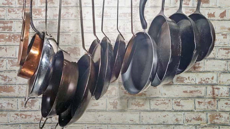 Three different types of frying pans - Top Portal